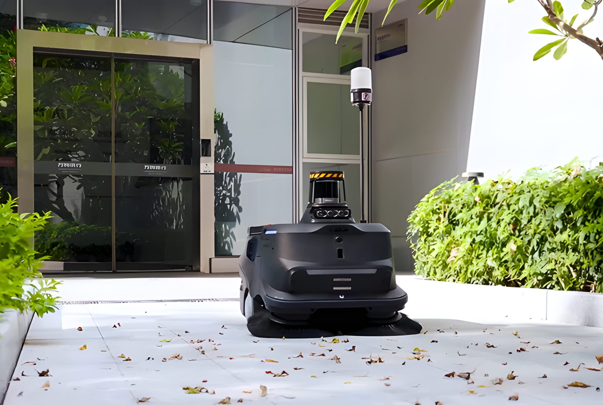 PUDU MT1 Max – Commercial Outdoor Robot Sweeper Review